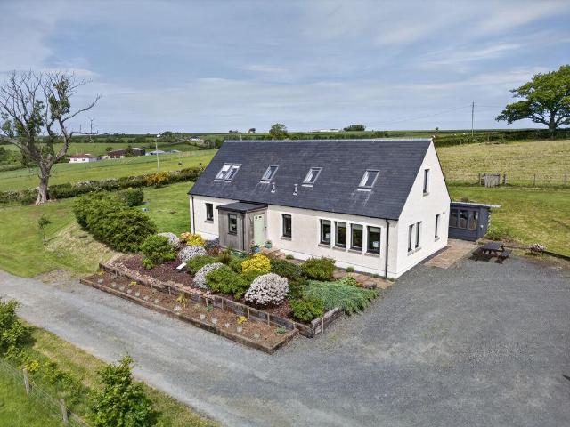 3 bedroom country house for sale