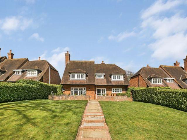 3 bedroom country house for sale