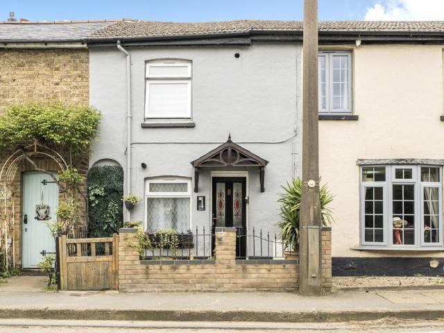 3 bedroom country house for sale