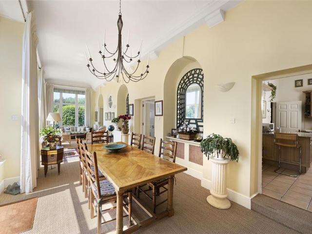 3 bedroom country house for sale