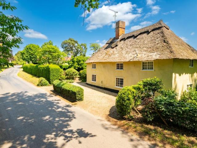 3 bedroom country house for sale