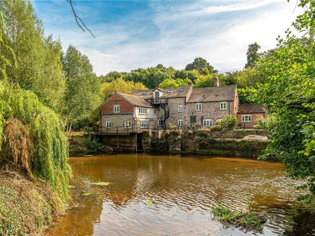 3 bedroom country house for sale
