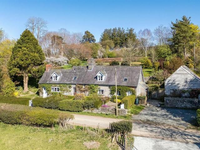 3 bedroom country house for sale