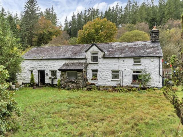 3 bedroom country house for sale