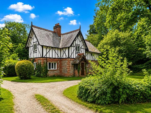 3 bedroom country house for sale