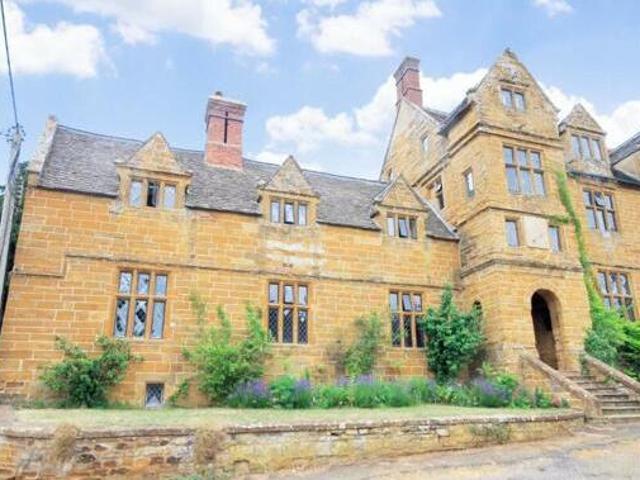 3 Bedroom Country House For Sale In High Street