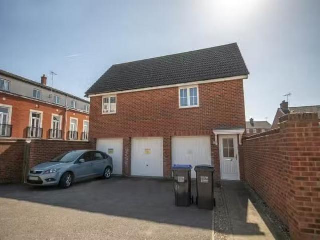 3 bedroom coach house for rent in Errington Close, Hatfield, H.