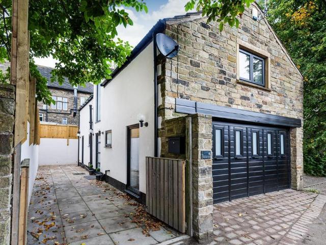 3 bedroom coach house for sale