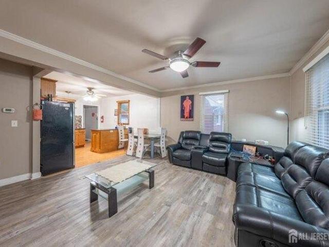 3 bedroom, Colonia NJ 07067 105174392