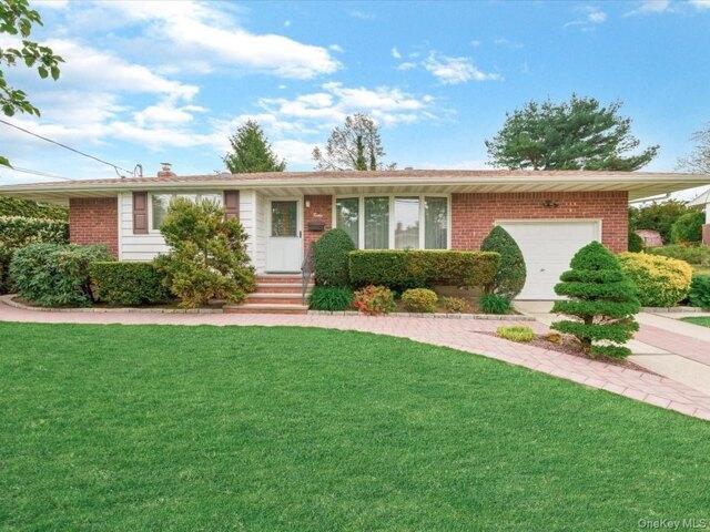 3 bedroom, Commack NY 11725 103626464