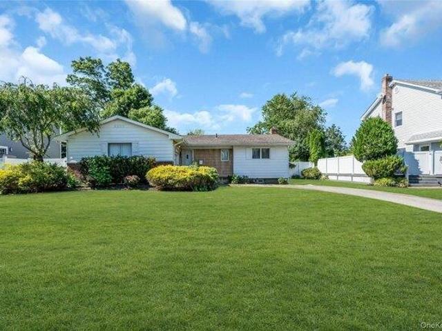 3 bedroom, Commack NY 11725 104904181