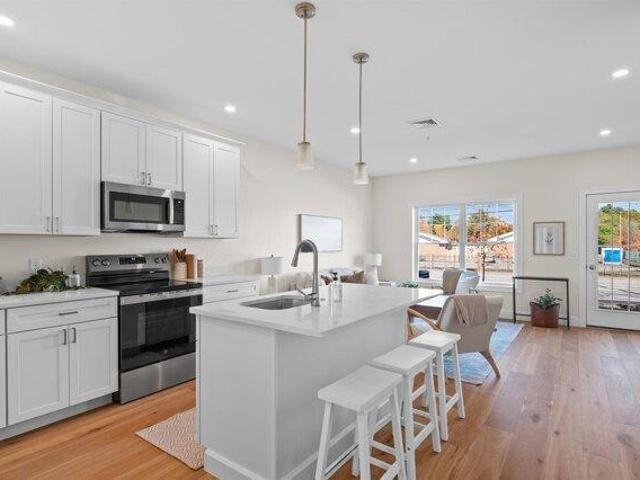 3 bedroom, Concord NH 03303 102060569