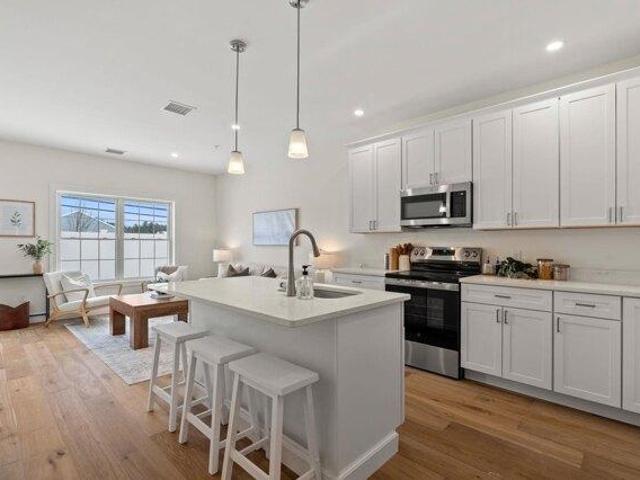 3 bedroom, Concord NH 03303 104442054