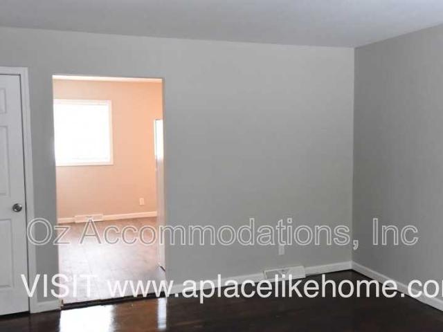 3 Bedroom Condo for Rent at 1109 S Appleton Ave, Independence, MO 64053 Carlisle
