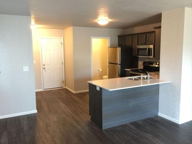3 Bedroom Condo for Rent at 120 W Hills Ln, Waterloo, IA 50701