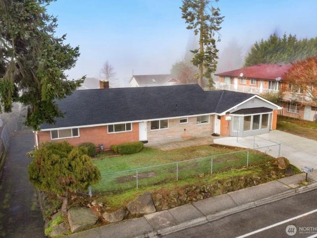 3 Bedroom Condo for Rent at 1301 Edmonds Ave Ne #B, Renton, WA 98056 Kennydale