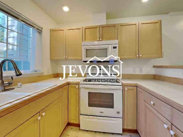 3 Bedroom Condo for Rent at 25235 Se Klahanie Blvd Apt P102, Sammamish, WA 98029