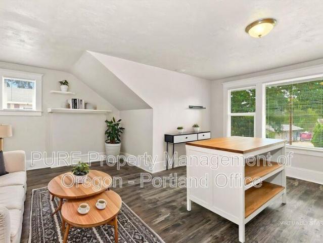 3 Bedroom Condo for Rent at 5257 N Harvard St #2, Portland, OR 97203 University Park