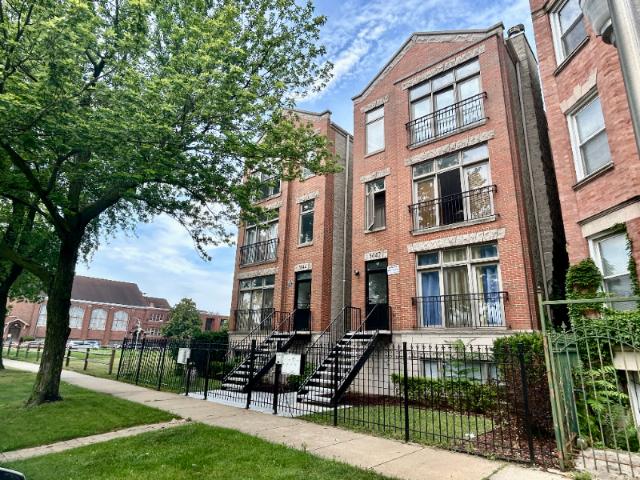 3 Bedroom Condo for Rent at 5642 S Prairie Ave #1, Chicago, IL 60637 Washington Park
