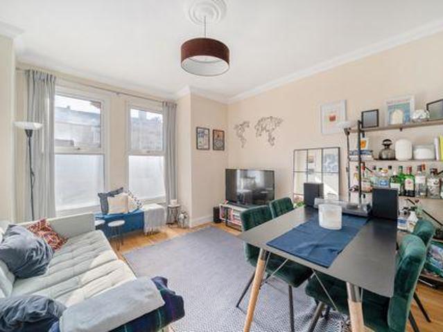 3 Bedroom Condo London England 100540048