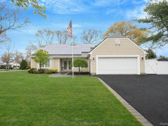 3 bedroom, Coram NY 11727 103624539