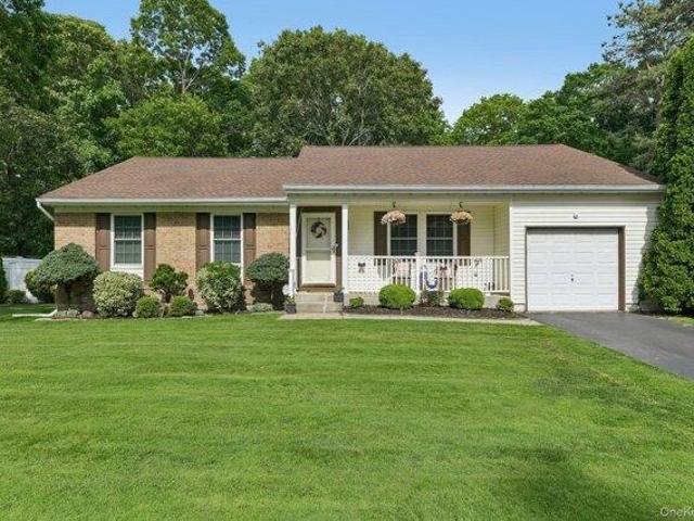 3 bedroom, Coram NY 11727 103626207