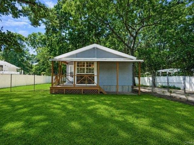 3 bedroom, Coram NY 11727 103622249