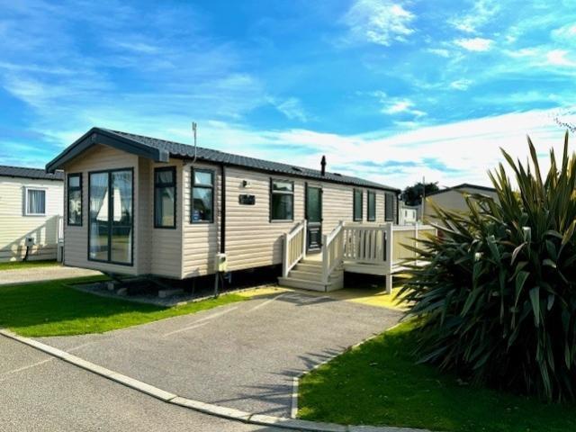 3 bedroom caravan for sale