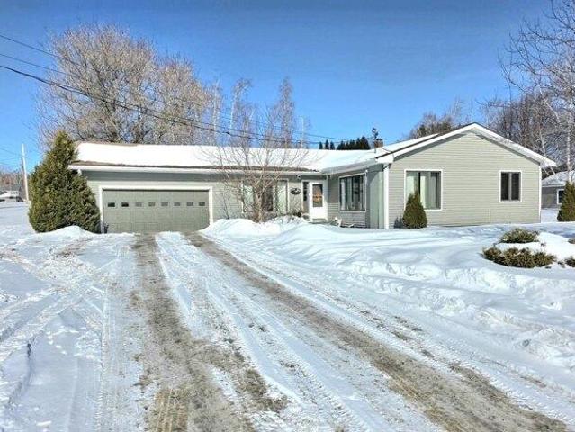 3 bedroom, Caribou ME 04736 102156359