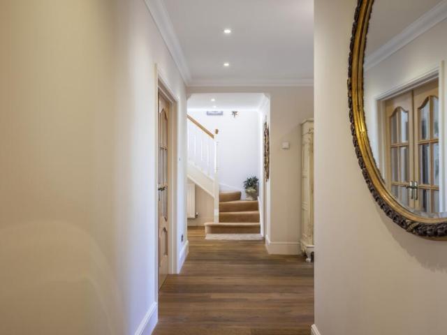 3 bedroom chalet for rent in Canford Cliffs Road, Poole, BH13
