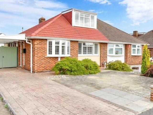 3 Bedroom Chalet For Sale In Bearsted, Maidstone