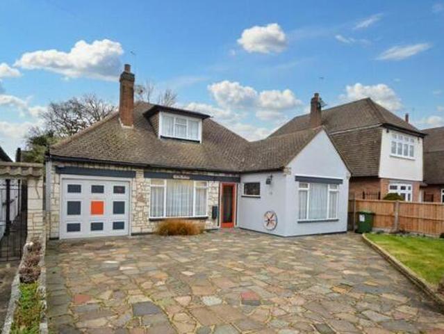 3 Bedroom Chalet For Sale In Emerson Park, Hornchurch