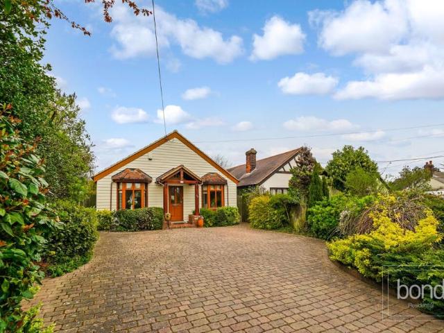 3 bedroom chalet for sale in Galleywood Road, Great Baddow, Chelmsford, CM2