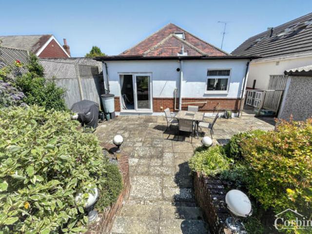 3 bedroom chalet for sale in Glamis Avenue, Bournemouth, BH10 6, BH10