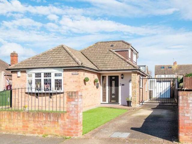 3 Bedroom Chalet For Sale In Rainham