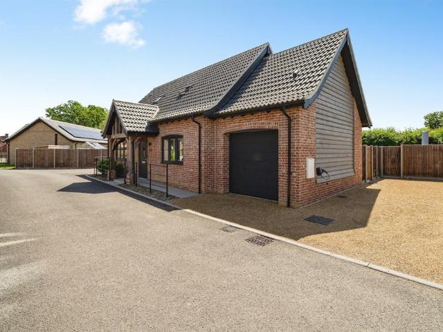 3 bedroom chalet for sale