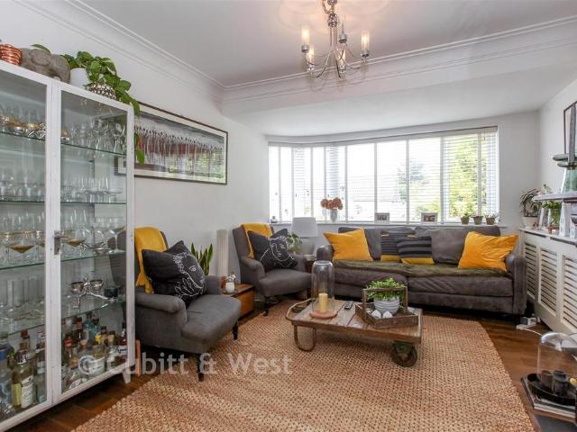 3 bedroom chalet for sale