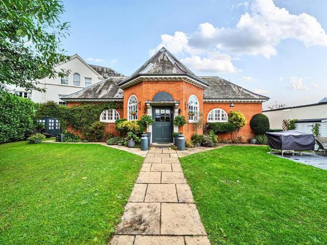 3 bedroom chalet for sale