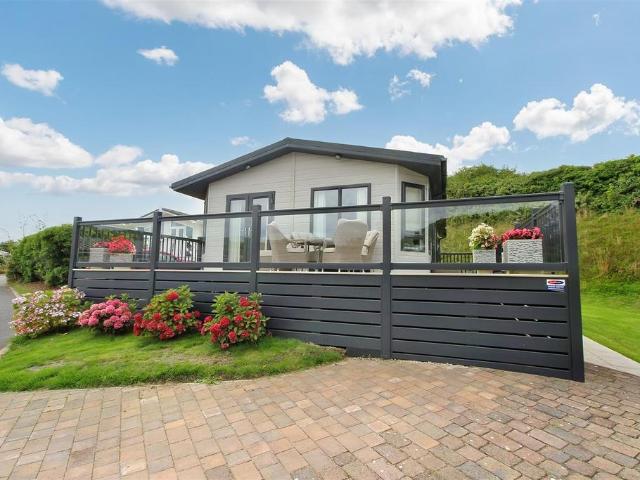 3 bedroom chalet for sale