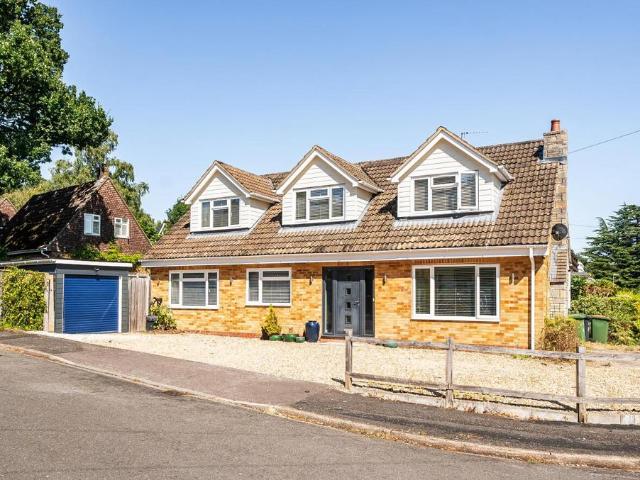 3 bedroom chalet for sale