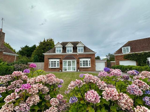 3 bedroom chalet for sale
