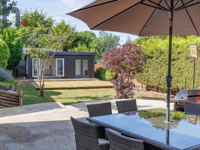 3 Bedroom Chalet House