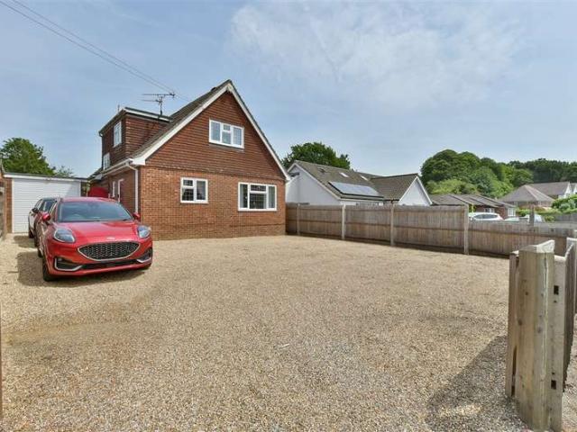 3 Bedroom Chalet House