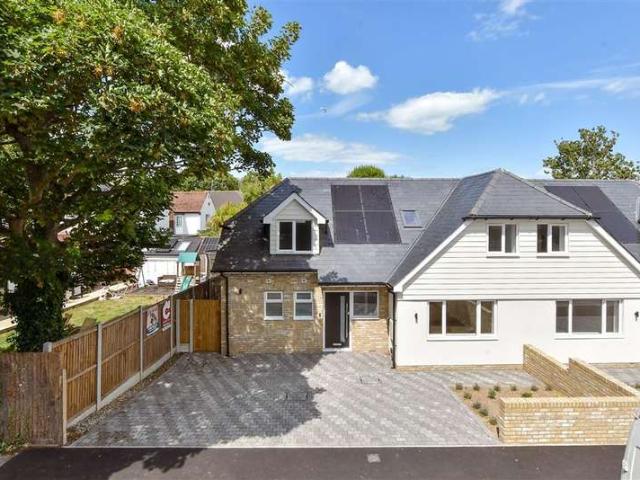 3 Bedroom Chalet House