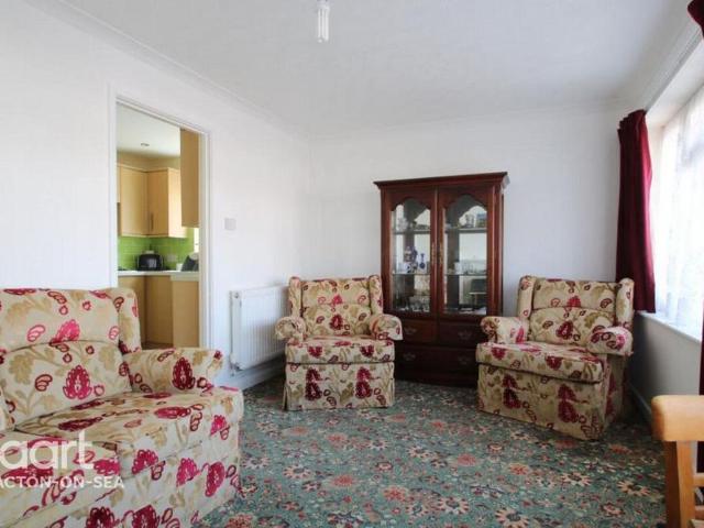3 bedroom chalet to rent