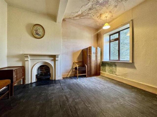3 bedroom character property for sale in Manchester Road, Huddersfield, West Yorkshire, HD4 5SL, HD4