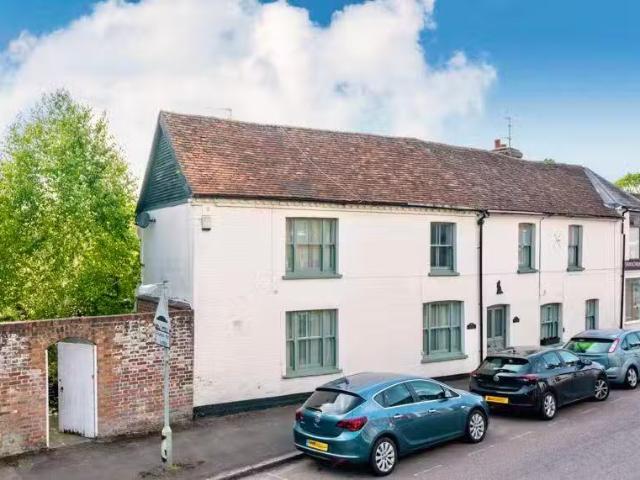3 bedroom character property for sale in High Street, Redbourn.