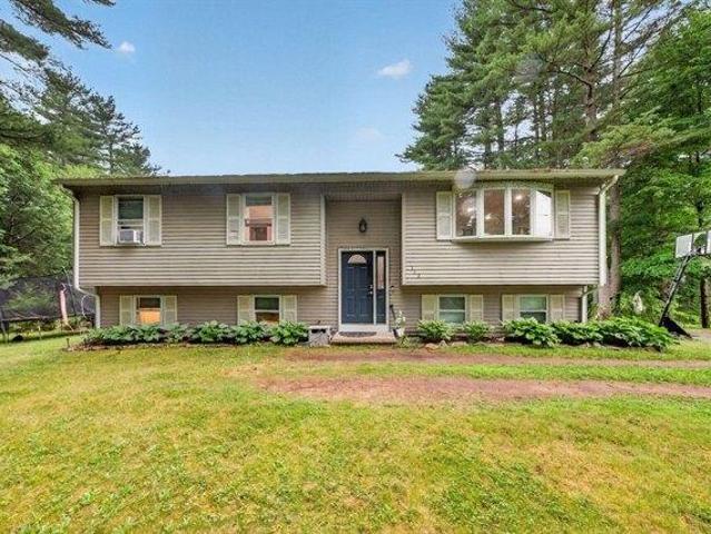 3 bedroom, Charlton MA 01507 104758410