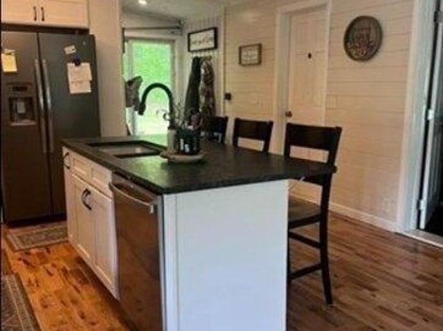 3 bedroom, Charlton MA 01507 105095986