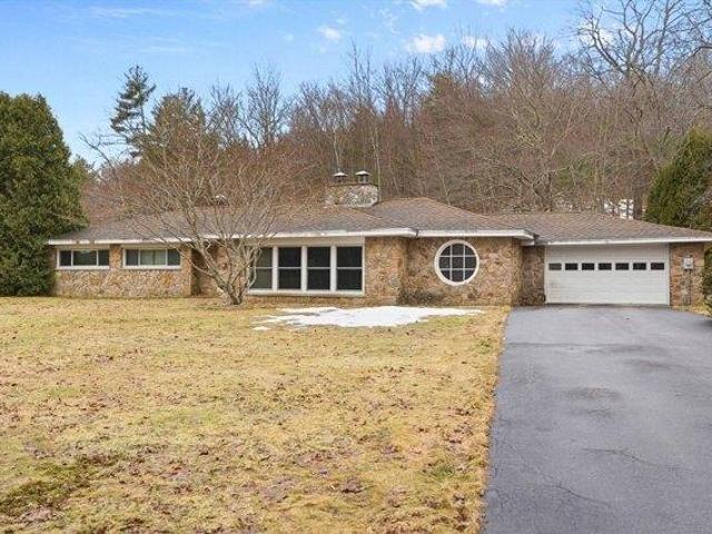 3 bedroom, Charlton MA 01507 102565483